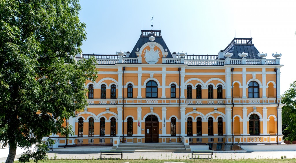 Conacul Manuc Bey - bijuteria arhitecturală din Hîncești