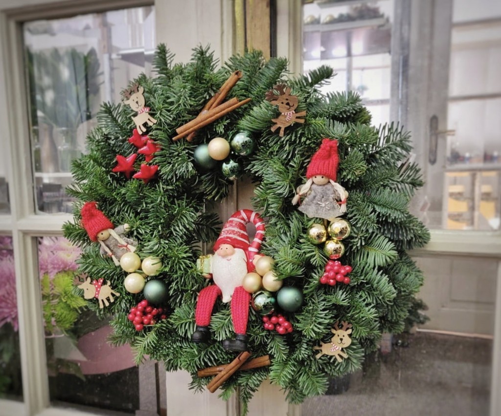 Coronițe de Crăciun: atelier creativ pentru sărbători magice